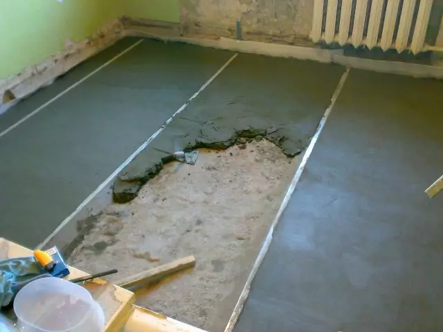 Kuidas panna linoleum betoonpõrandale: kuidas valmistada ja kuidas parandada