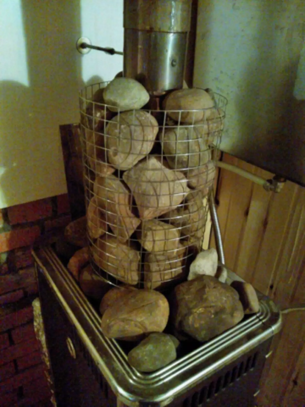 Grid for stones on a pipe in a bath with your own hands