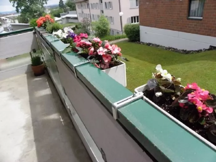 Blomsterkasser på balkonen 10440_20