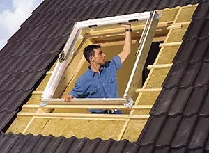 Pag-instalar sa usa ka window sa Mansard sa metal nga tile