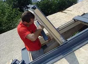 Pag-instalar sa usa ka window sa Mansard sa metal nga tile