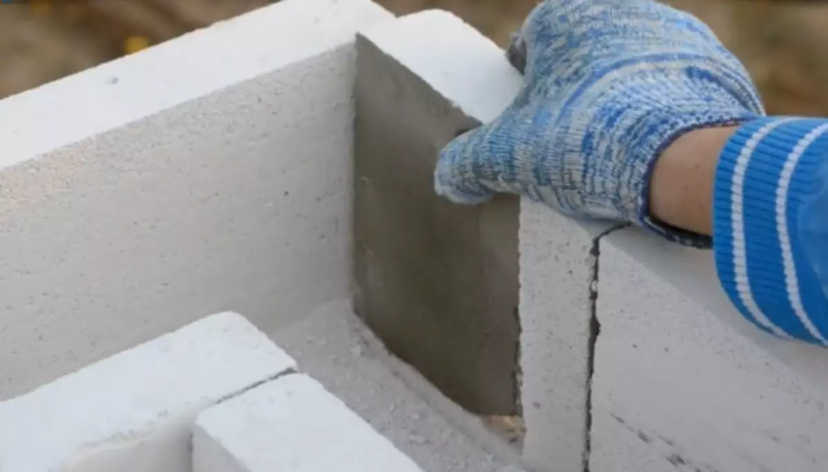 Mauerlat na gaziranom betonu