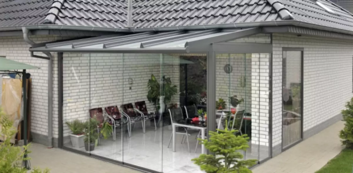 Terrasse avec toit transparent