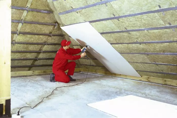 Jak izolować dachu strychu z wewnętrznej + wideo 10698_15