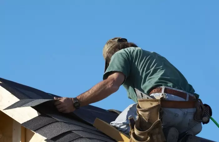 Како да направите покрив од битуменски плочки 10741_14