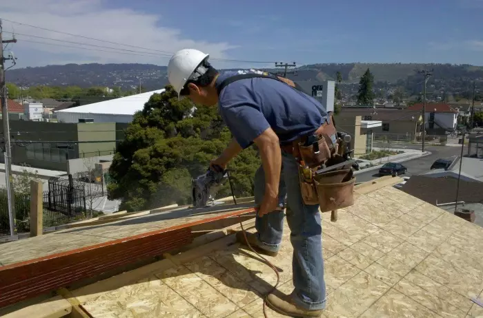 Πώς να φτιάξετε μια οροφή από ασφαλτικά πλακάκια 10741_4
