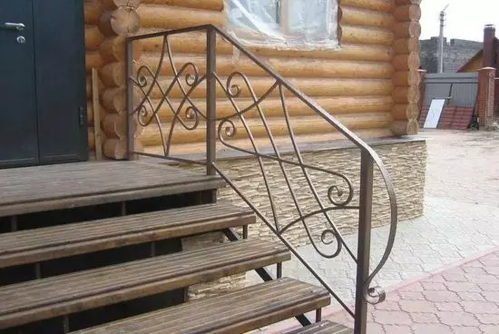 Si për të ndërtuar një verandë në një shtëpi prej druri + foto 10806_10