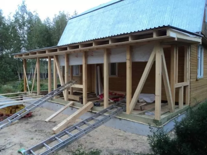Eve bir veranda inşa etmek 10930_17