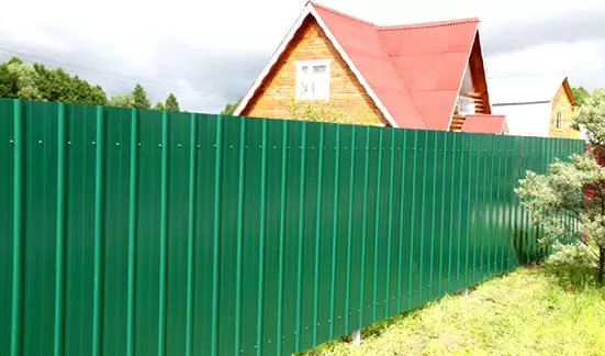fence made of corrugated floor