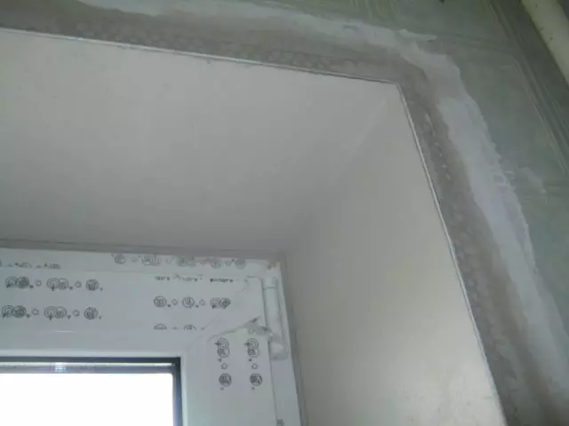 Mga dumps gikan sa drywall sa mga bintana 11052_6