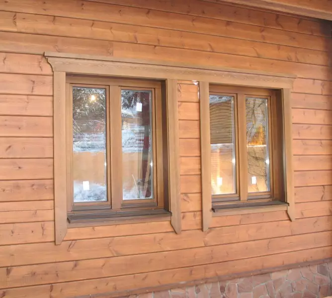Buizen op de ramen in een houten huis + foto 11056_6