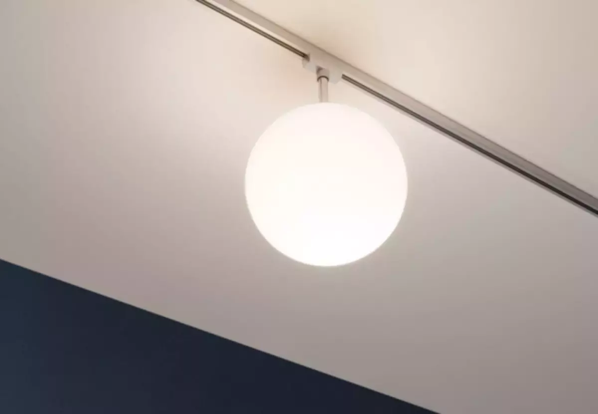 Plafonds duplex en plaques de plâtre avec rétro-éclairage: comment faire vous-même