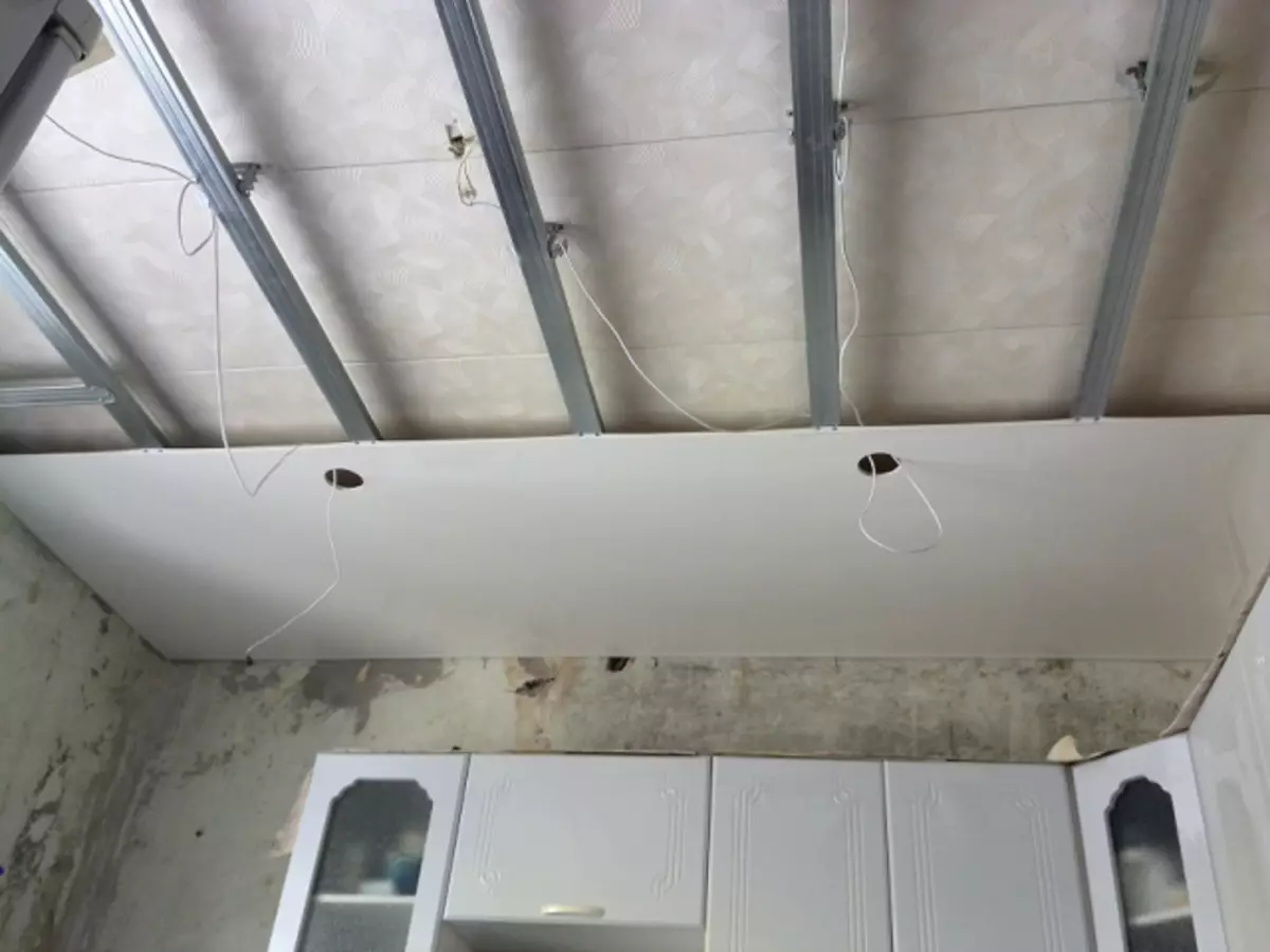 Instalarea unui plafon suspendat cu propriile mâini