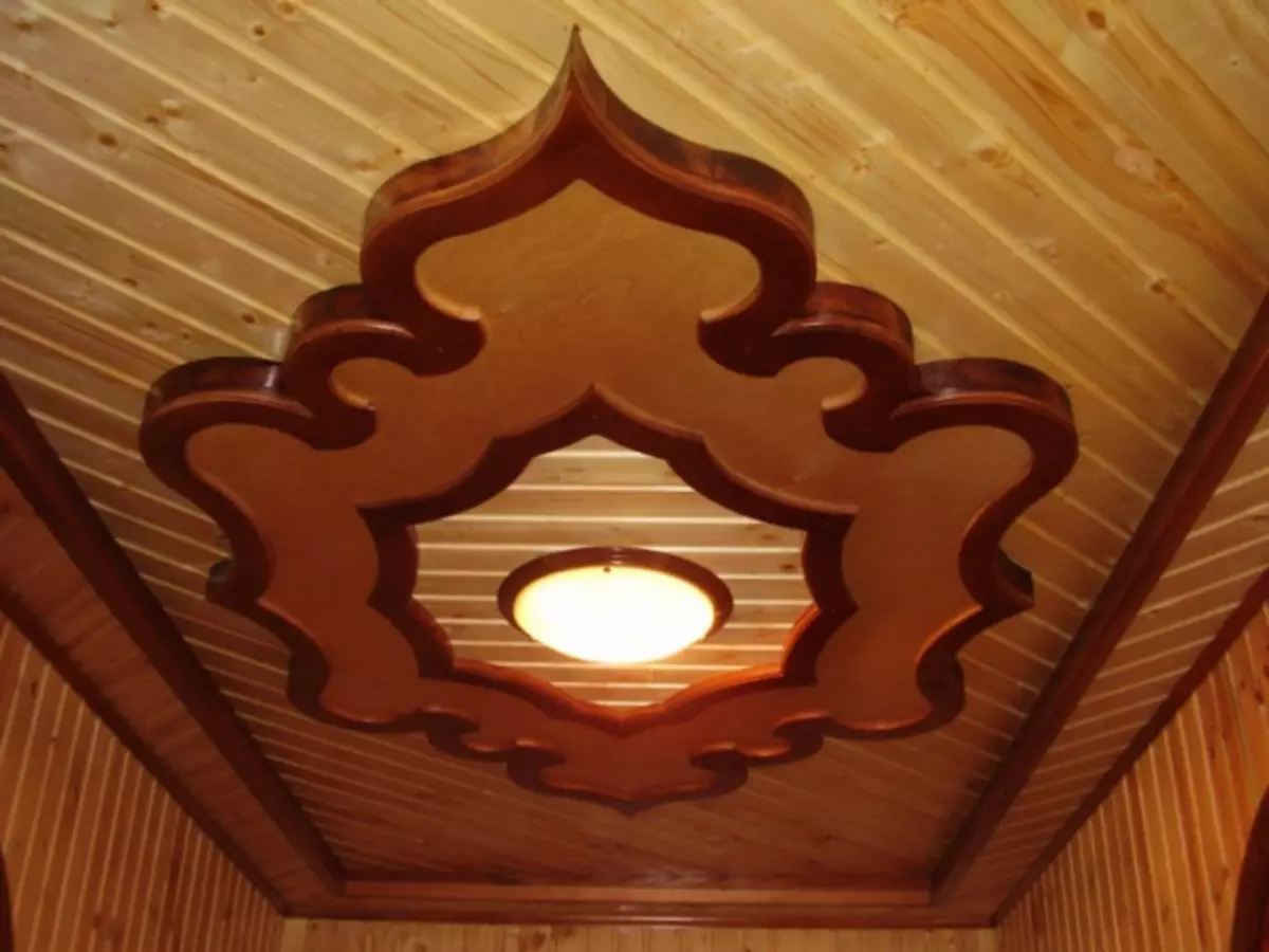 अपार्टमेंट में लकड़ी की छत