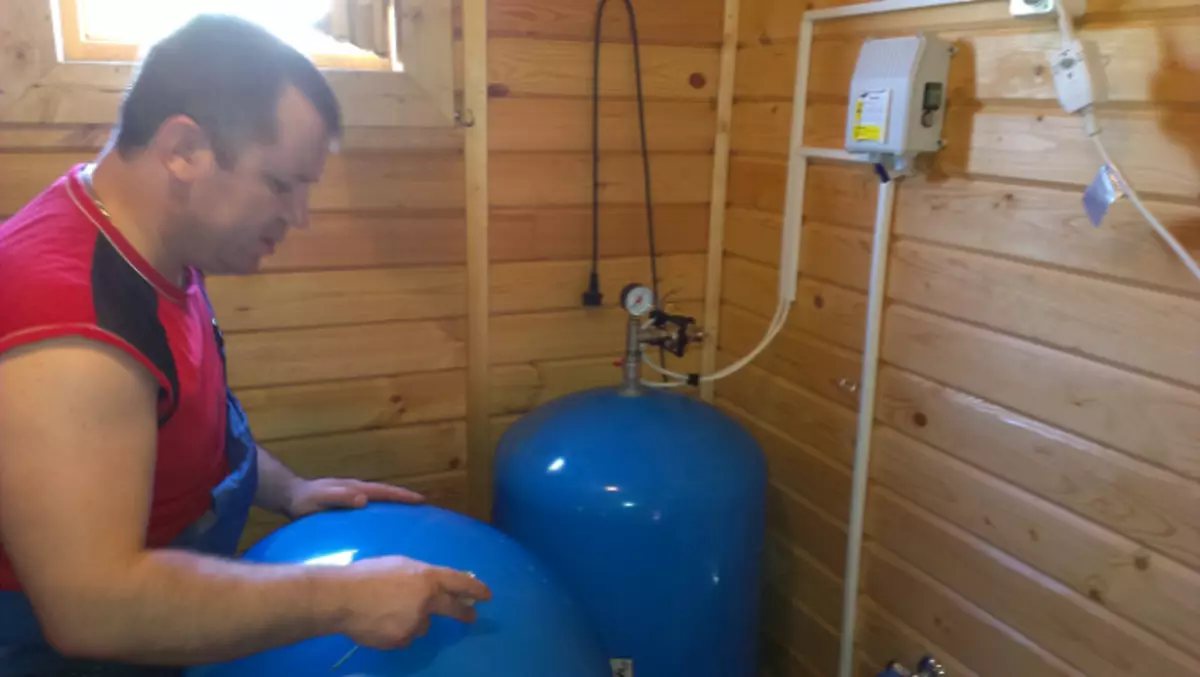 Instalación del hidroacumulador para sistemas de suministro de agua con sus propias manos. 11355_1
