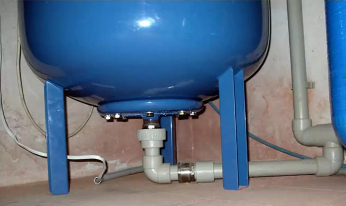 Instalación del hidroacumulador para sistemas de suministro de agua con sus propias manos. 11355_6