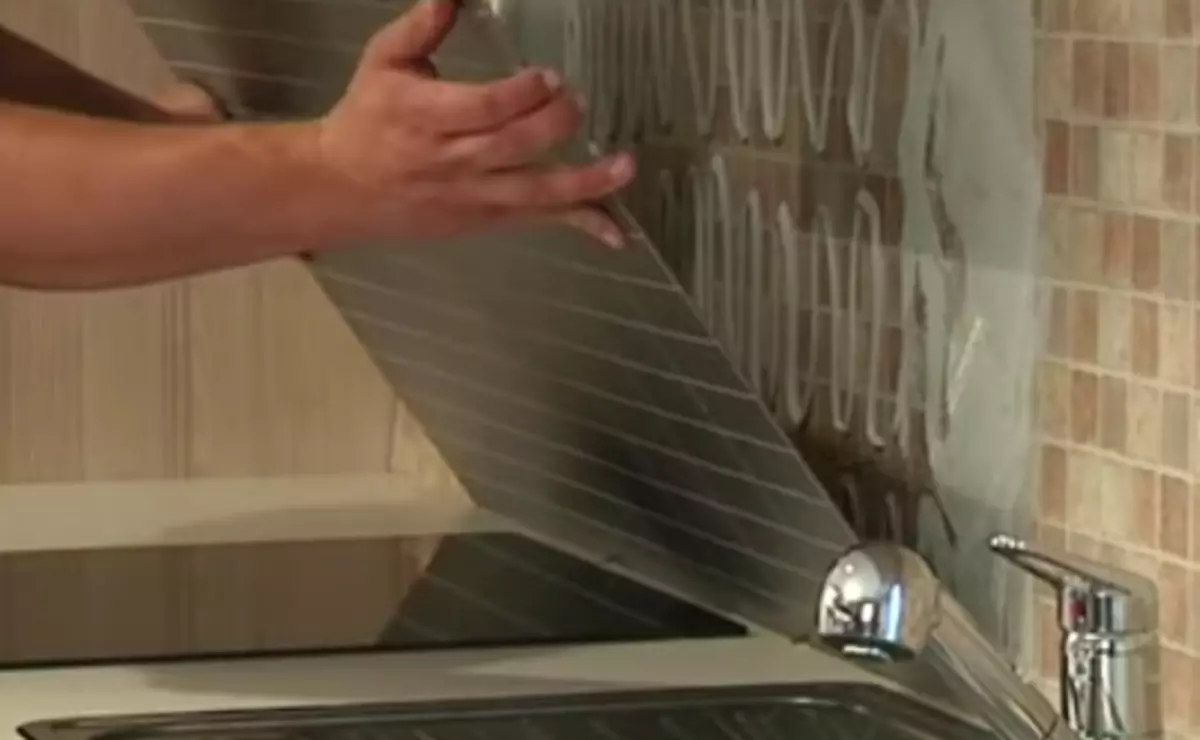 איך לעלות סינר פלסטיק במטבח עם הידיים שלך + תמונה 114_9