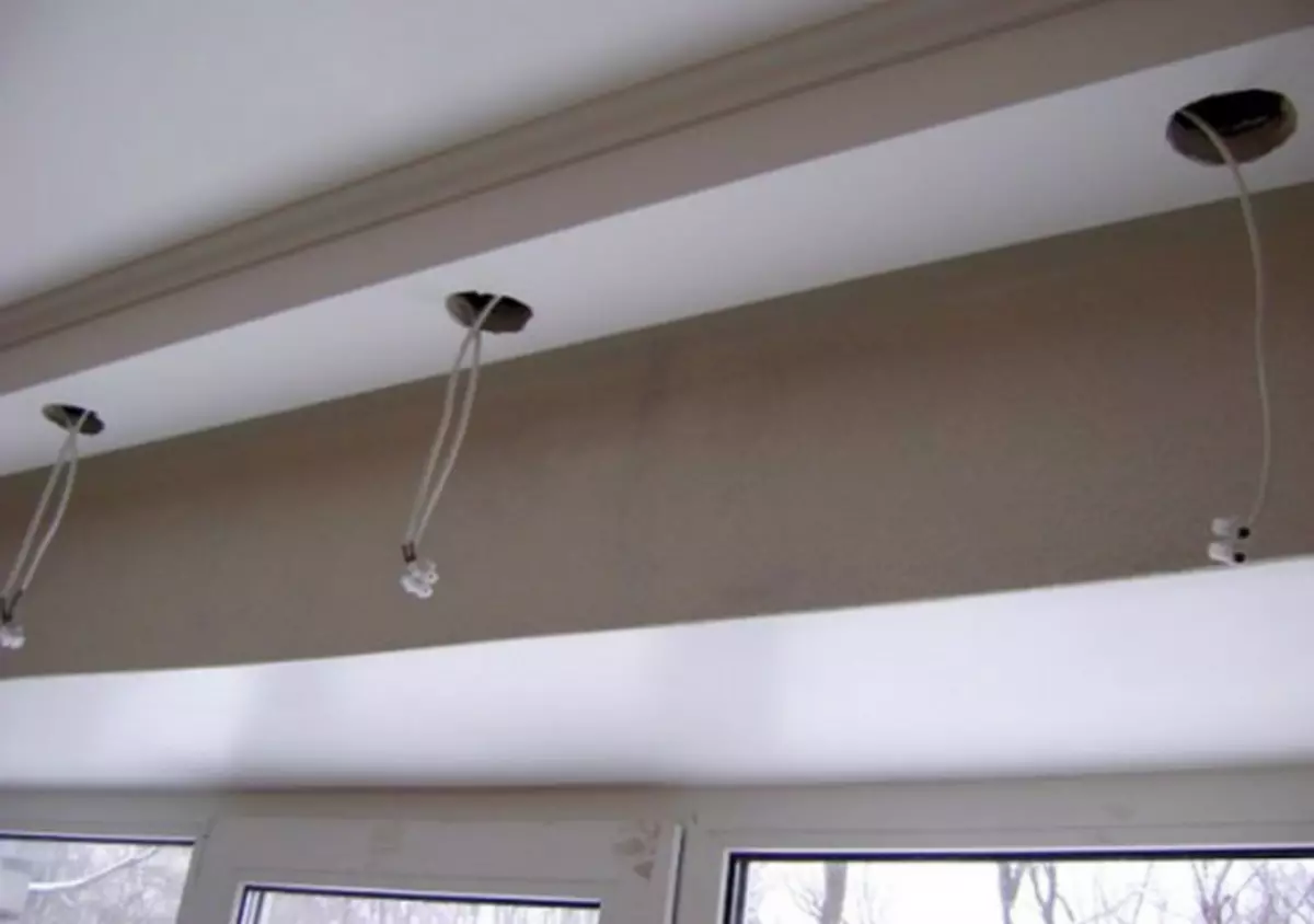 石膏ボードに内蔵された天井LEDランプ：直径と設置