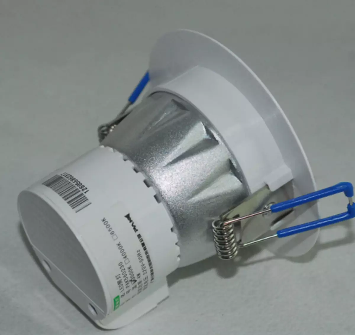Stropné LED svietidlá zabudované do sadrokartónu: priemer a inštalácia
