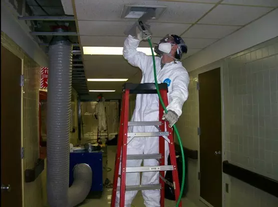 Καθαρισμός του εξαερισμού από τη σκόνη, το λίπος σε ένα κτίριο διαμερισμάτων 11561_4