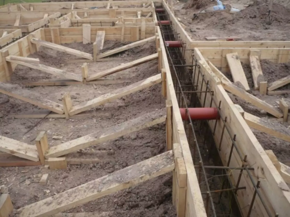 Formwork manufacturing for foundation. 11588_7