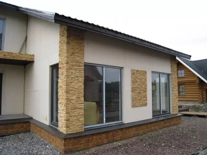 Havalı beton blokların bir evinin fasadını bitirir 11756_2