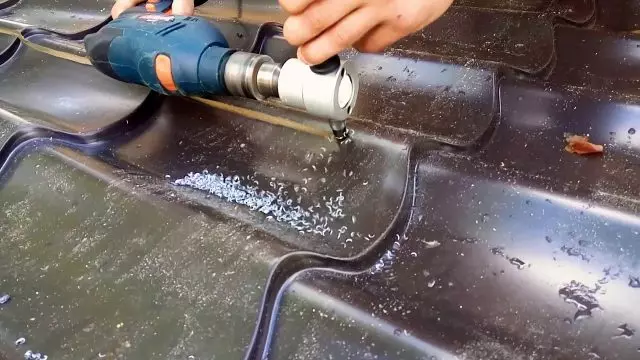 Ferramentas para cortar a tella metálica