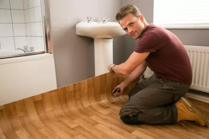 Hur man anpassar golvet i badrummet 12050_11