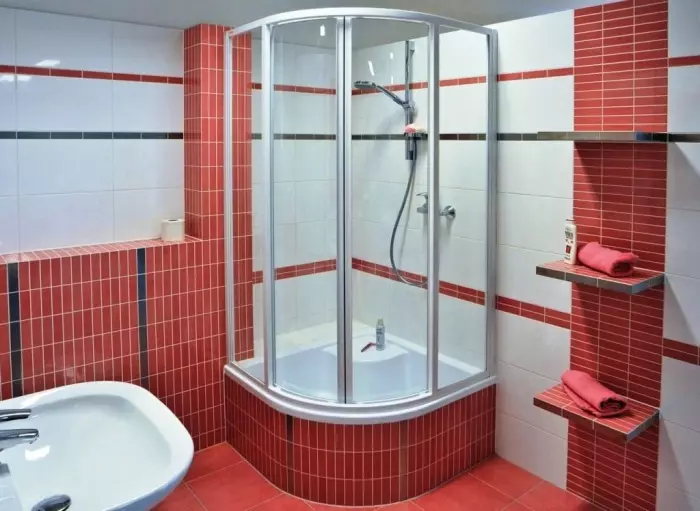 Interior del bany amb cabina de dutxa 12069_18