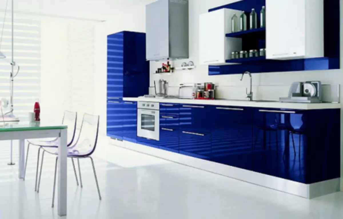Bijela-plava kuhinja na unutrašnjosti + fotografija 12251_1