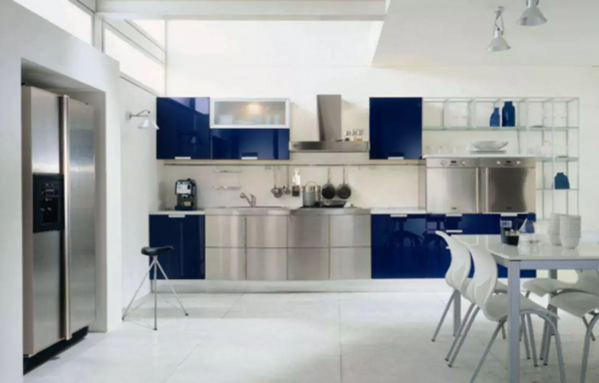 Wite-blauwe keuken yn it ynterieur + foto 12251_4