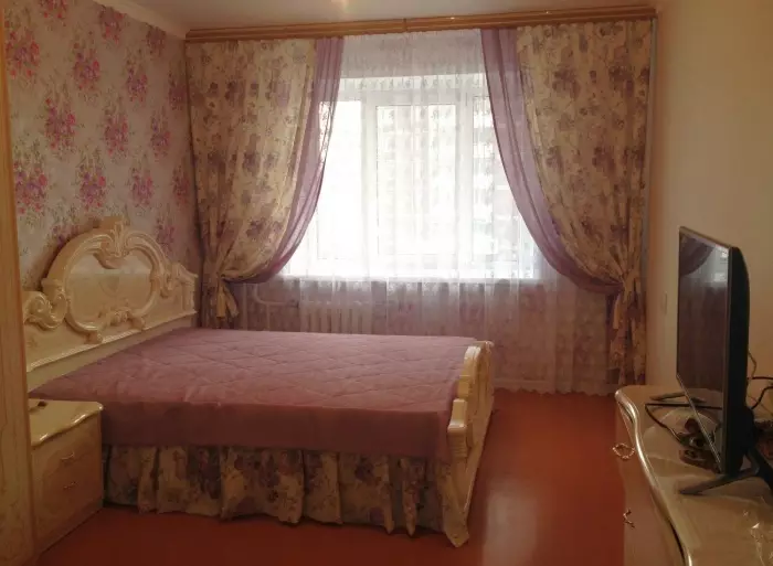 プロヴァンスのスタイルの寝室のための壁紙とカーテン 12312_18