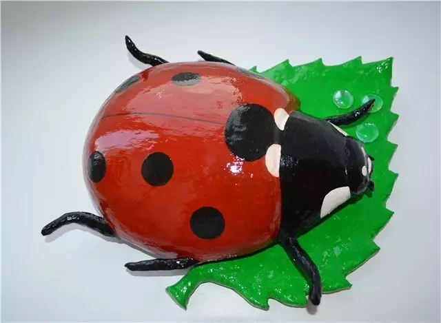 Ladybug avy amin'ny tavoahangy plastika 12409_7
