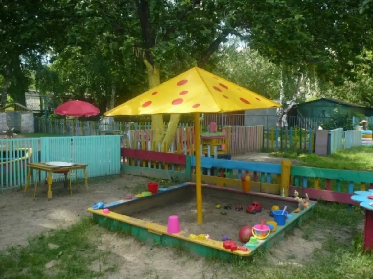 Sandbox com uma tampa para o jardim de infância 12431_3