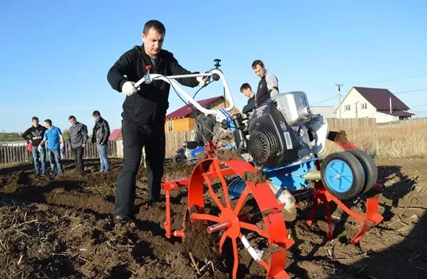 Ρωσικοί καλλιεργητές κινητήρων 12530_1