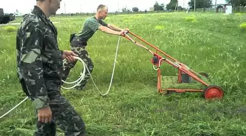Mesin pemotong rumput melakukannya sendiri 12547_2
