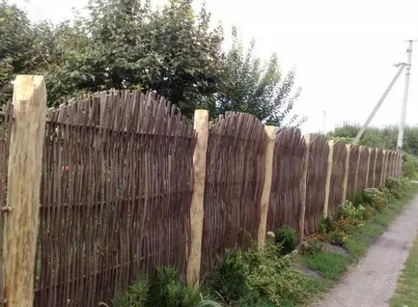 Horizontal bars for fence