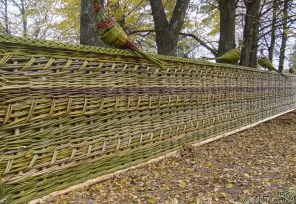 How to make a braided fence with your own hands from the vine + photo and video 1500_4