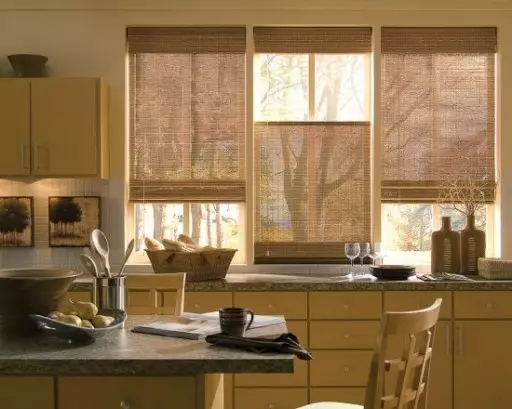 Keittiön ikkunan rekisteröinti nykyaikaisessa tyylissä + valokuva 1543_1