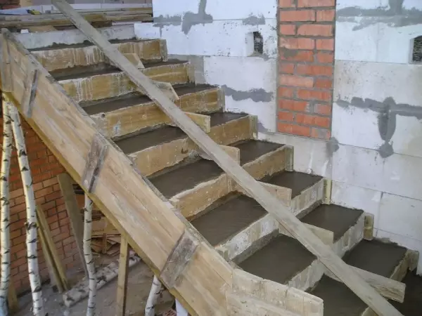 Escadaria feita de concreto