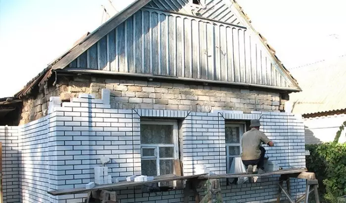 Πώς να αυξήσετε την οροφή σε ένα ιδιωτικό σπίτι 15777_6