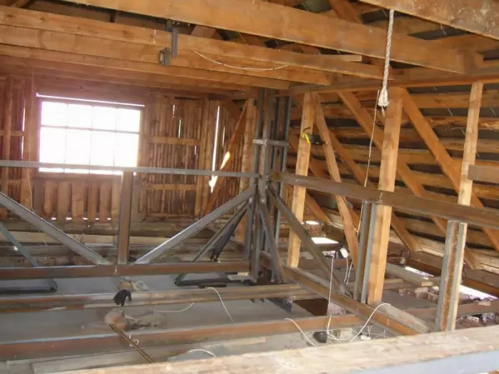 Πώς να αυξήσετε την οροφή σε ένα ιδιωτικό σπίτι 15777_7