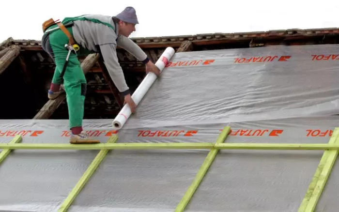 Comment isoler le toit de la tuile métallique 15803_8
