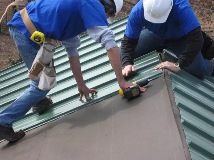 Installation av korrugerade golv på taket med egna händer 15843_7