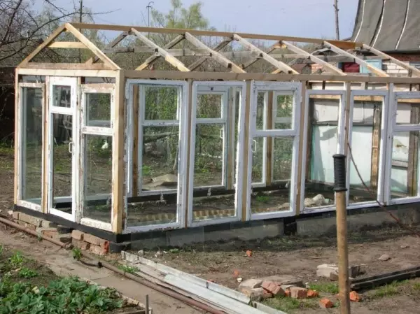 How to make a greenhouse with the opening roof with your own hands + photo 1590_7