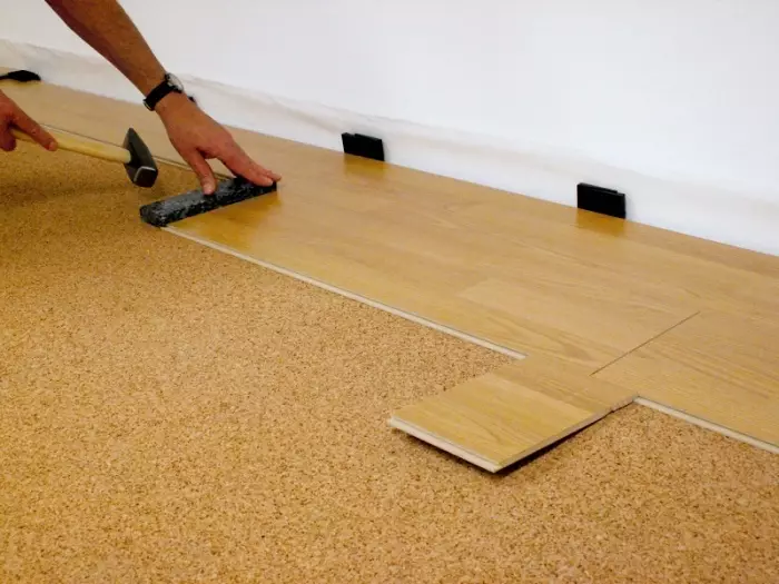 Laying laminate with your own hands + video 16022_1