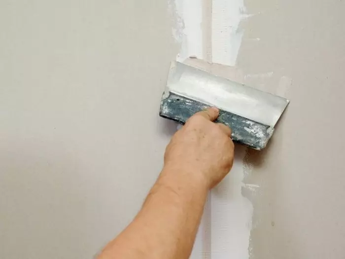 Kinahanglan ba nimo ang plaster drywall sa ilawom sa wallpaper 16069_6