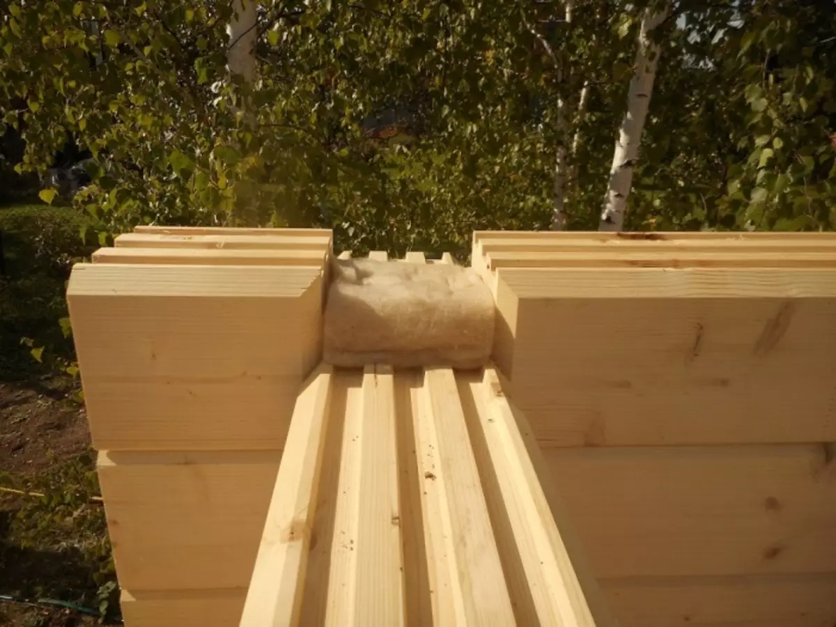 Teknologi konstruksi rumah kayu dari bar yang terpaku 16168_4