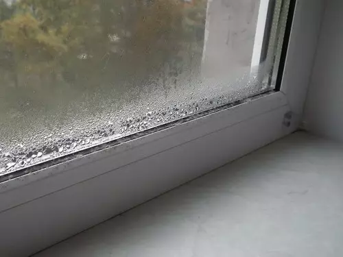 Comment se débarrasser du condensat sur des fenêtres en plastique du côté de la pièce 1619_5