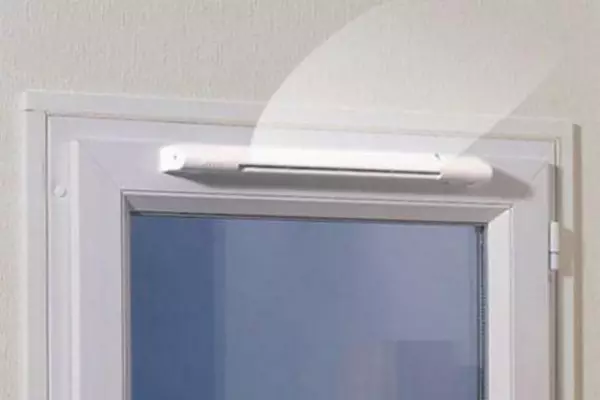 Как да се отървете от кондензацията върху пластмасовите прозорци от страната на стаята 1619_9